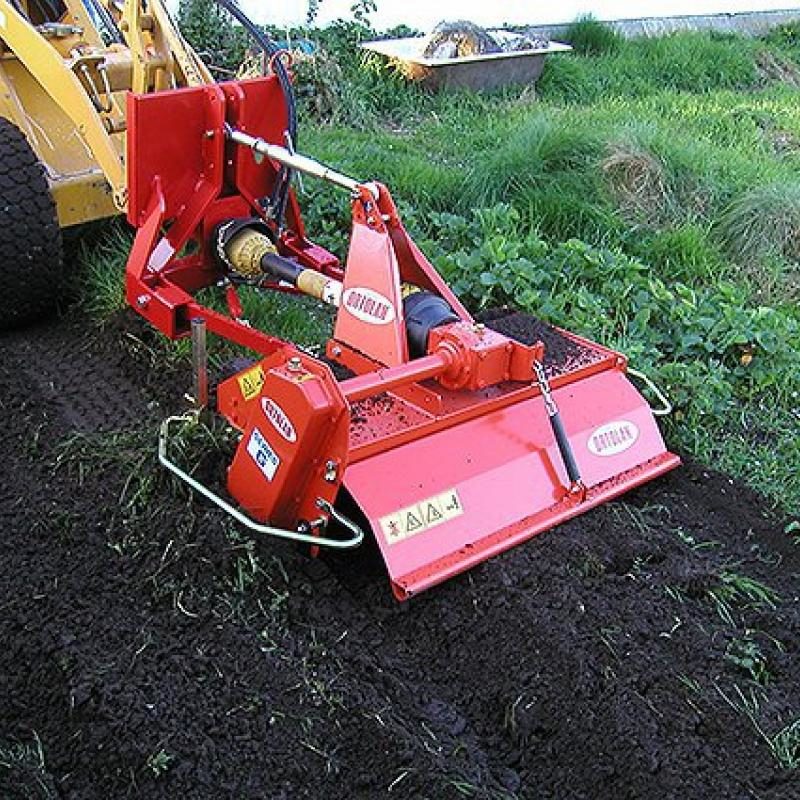 Fraiser le sol avec un chargeur paysagiste Knikmops
